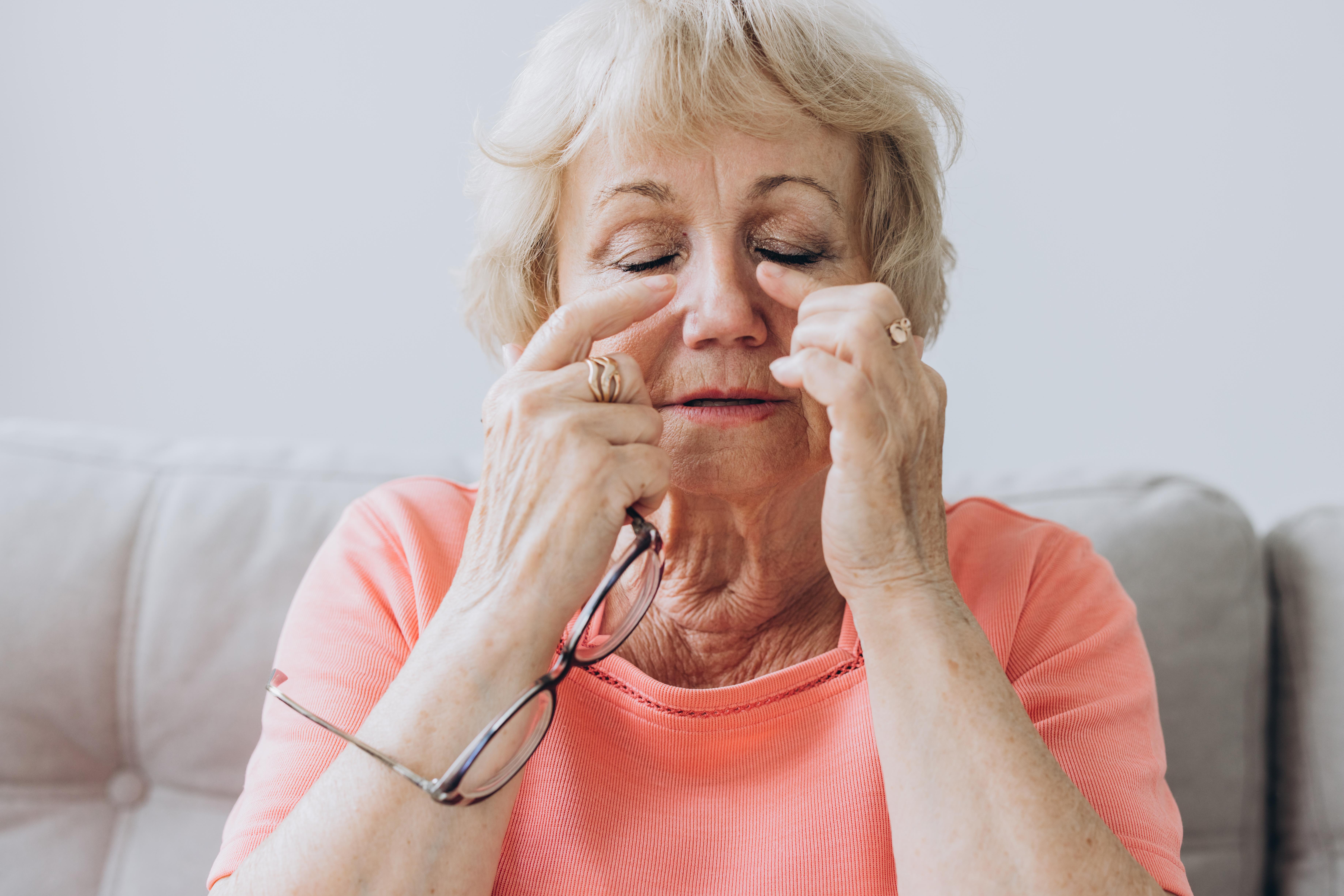 15 Unexpected Signs Your Body Might Be Battling Parkinson's Disease ...