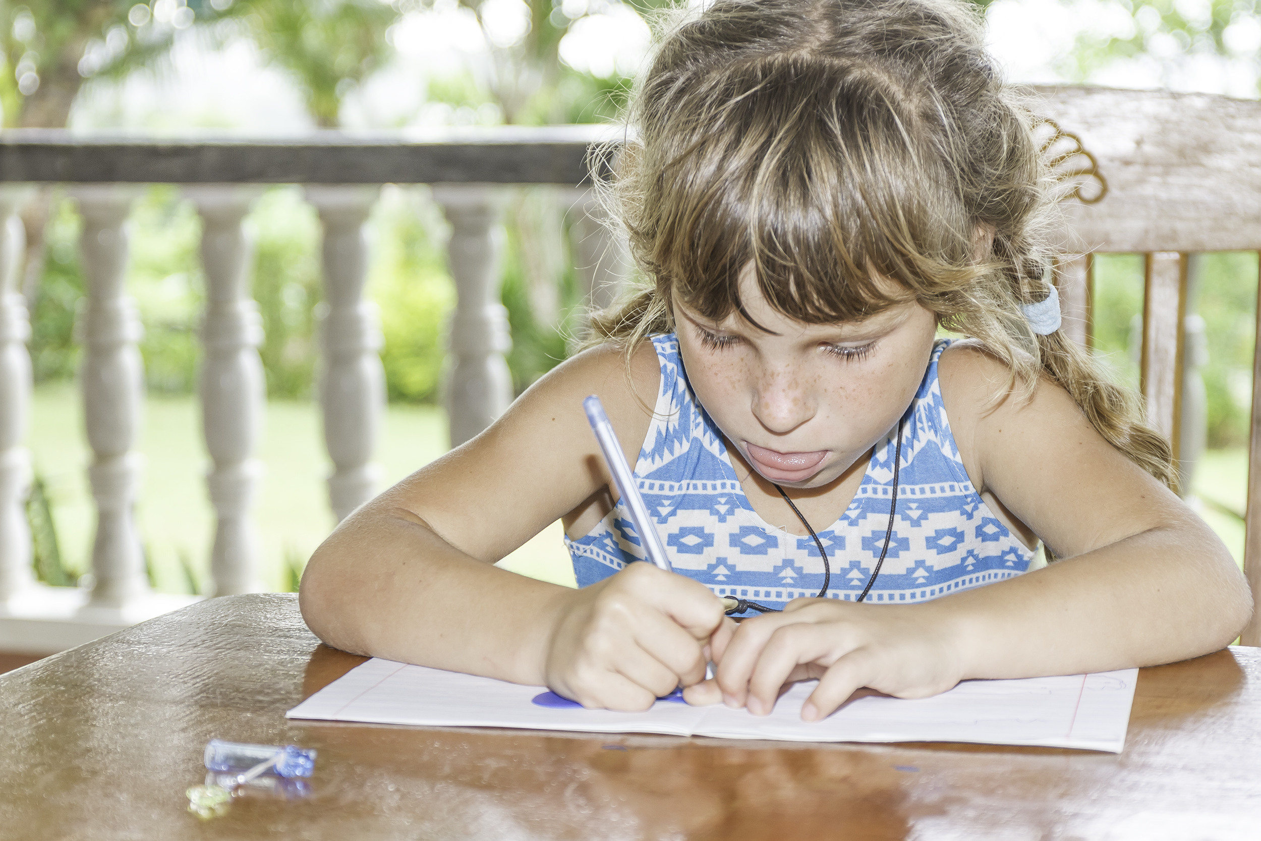 Warning Signs Of Dysgraphia - HealthierHer.com